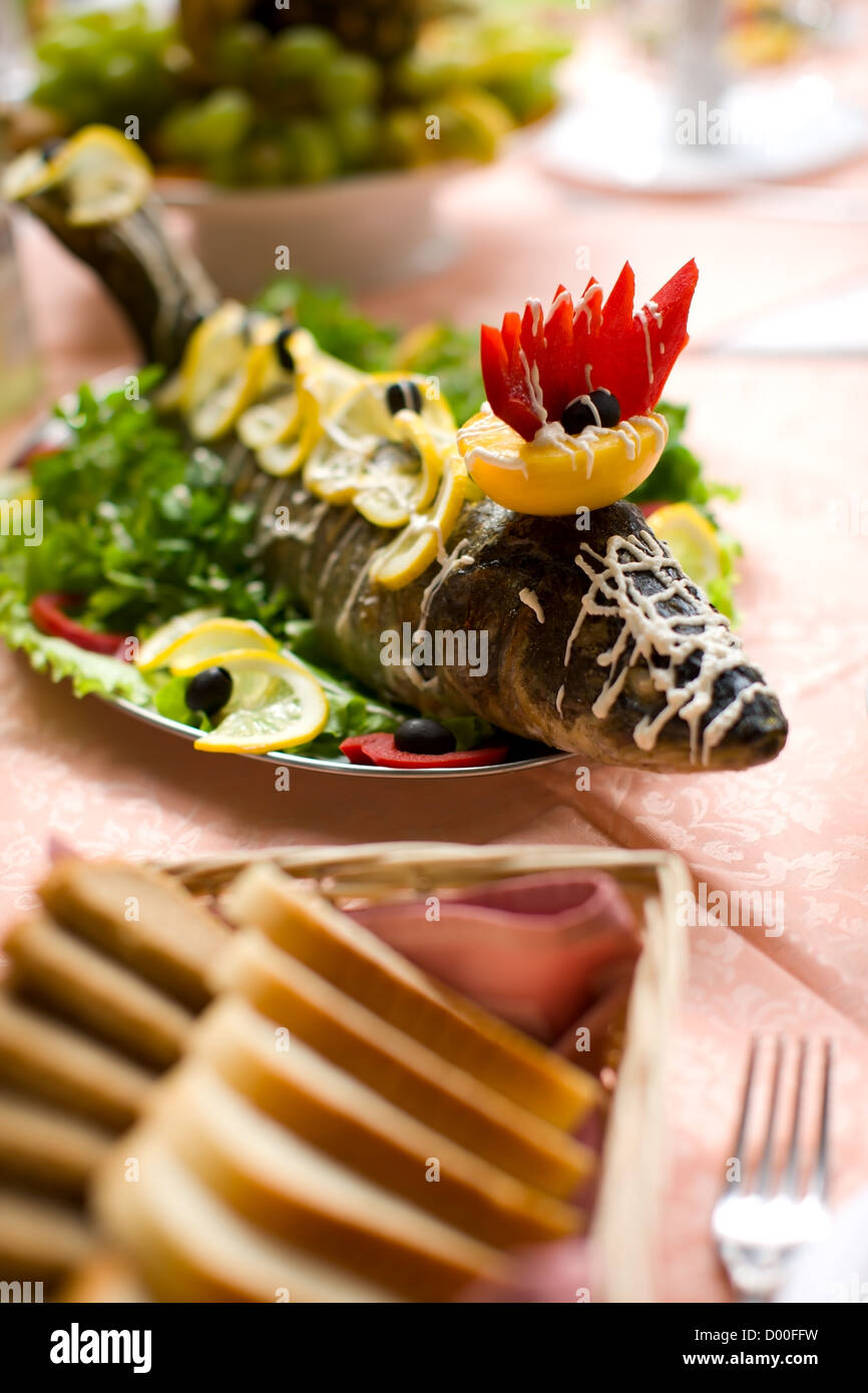 baked fish full body on plate in restaurant Stock Photo - Alamy