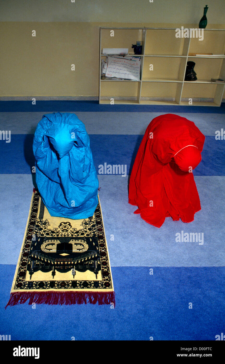 School Mosque Kuwait Children Praying Stock Photo - Alamy