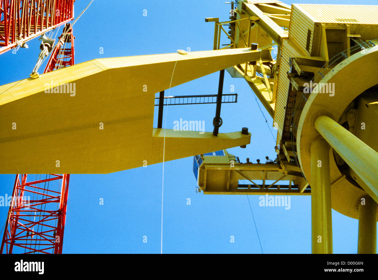 Dubai UAE Dry Dock Crane Stock Photo - Alamy