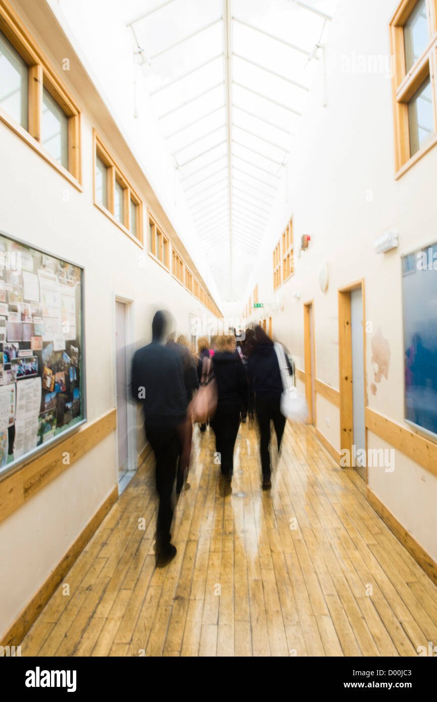 School pupils uk corridor hi-res stock photography and images - Alamy