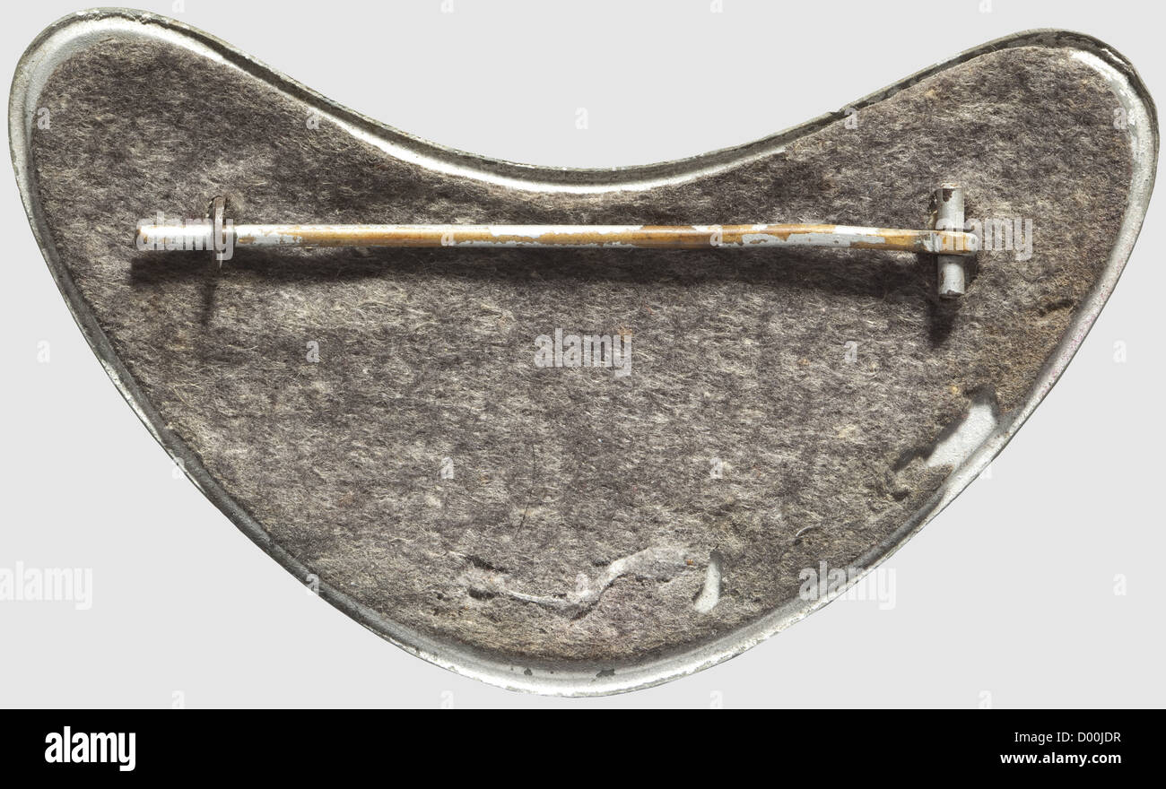 A gorget of the Naval Coastal Police, Kidney-shaped, silvered (defects ...