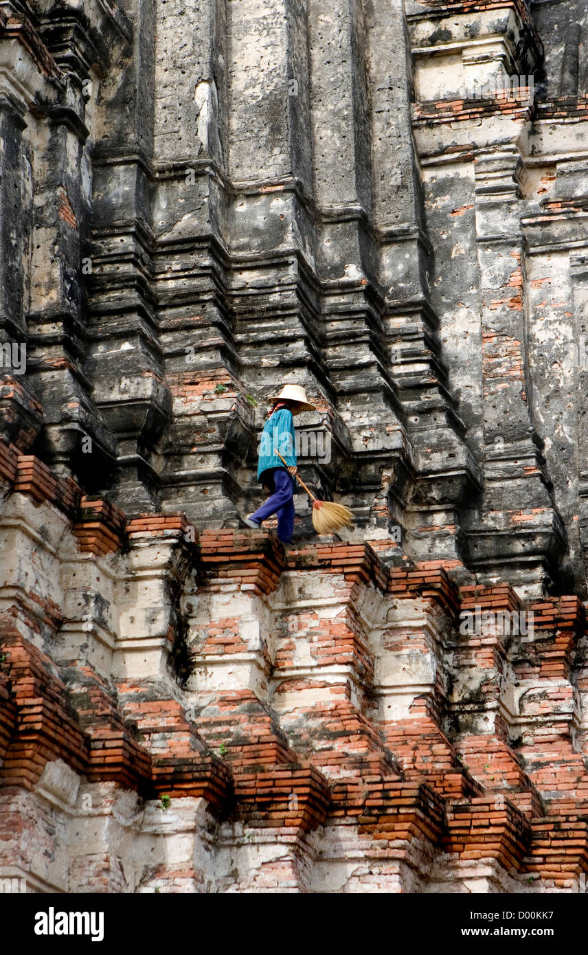 Cleaning the temple Stock Photo - Alamy