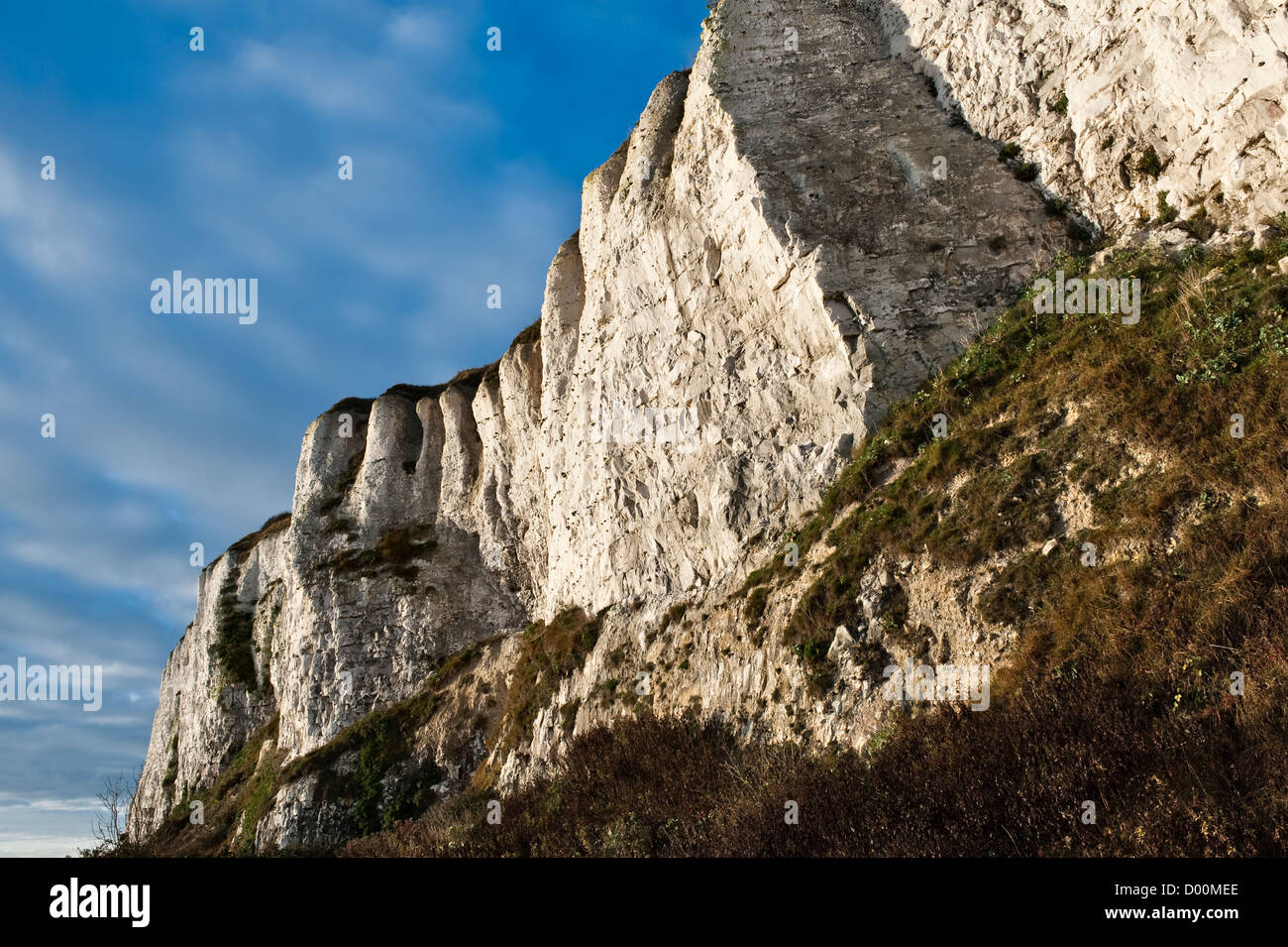 Looking up at the famous White Cliffs, between Deal and Dover, Kent, UK ...