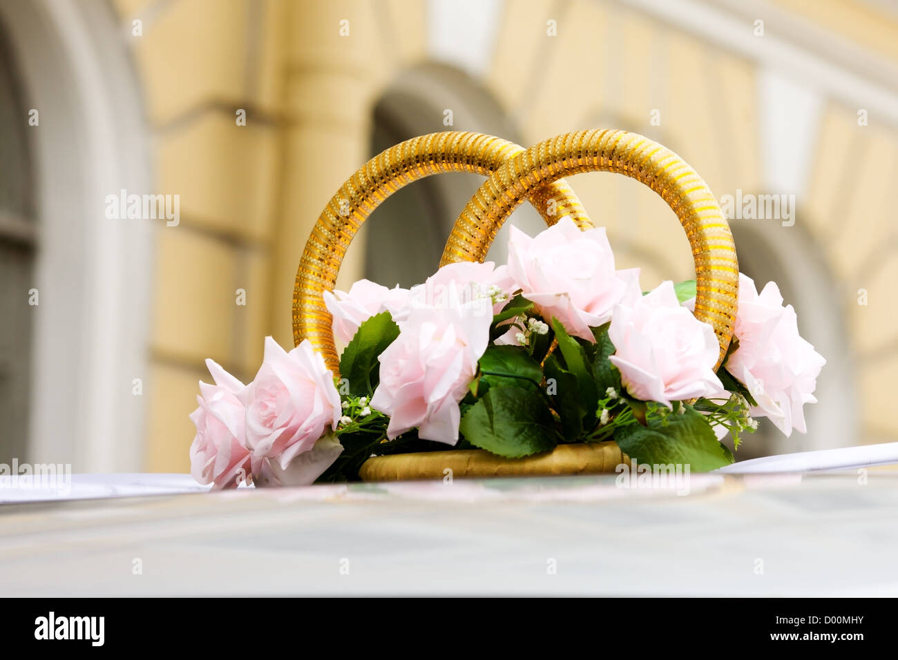wedding car decoration made of big rings and pink roses Stock Photo - Alamy