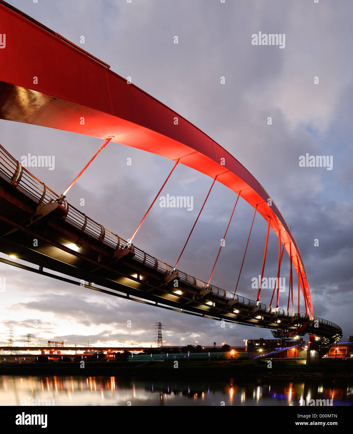 Cityscape of bridge in sunset, modern architecture in Taipei, Taiwan ...