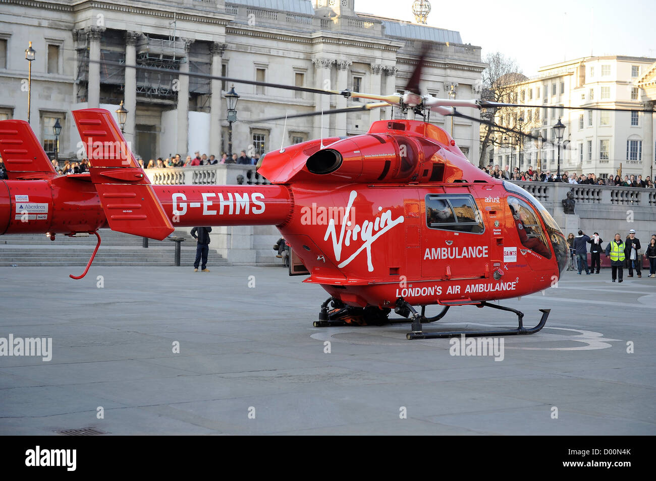 London air ambulance service hi-res stock photography and images - Alamy