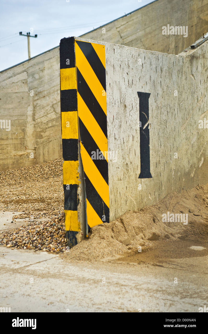 Sand loading tower hi-res stock photography and images - Alamy