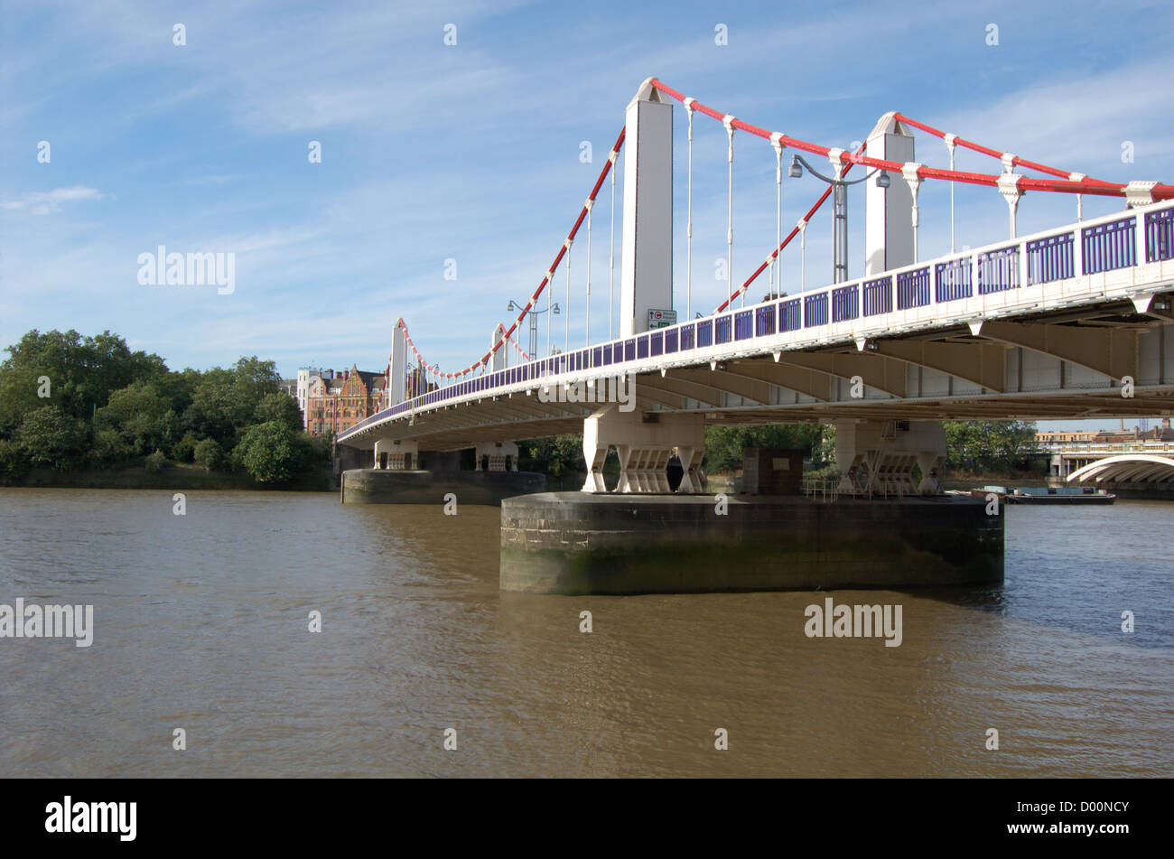 Chelsea Bridge over the River Thames in London, England Stock Photo - Alamy