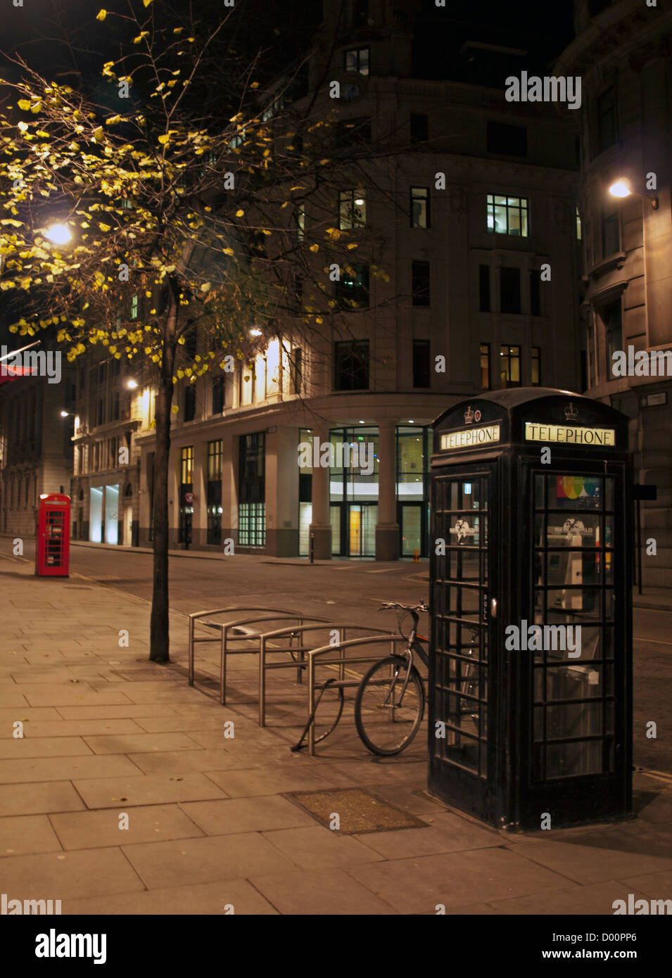 London black telephone box hi-res stock photography and images - Alamy