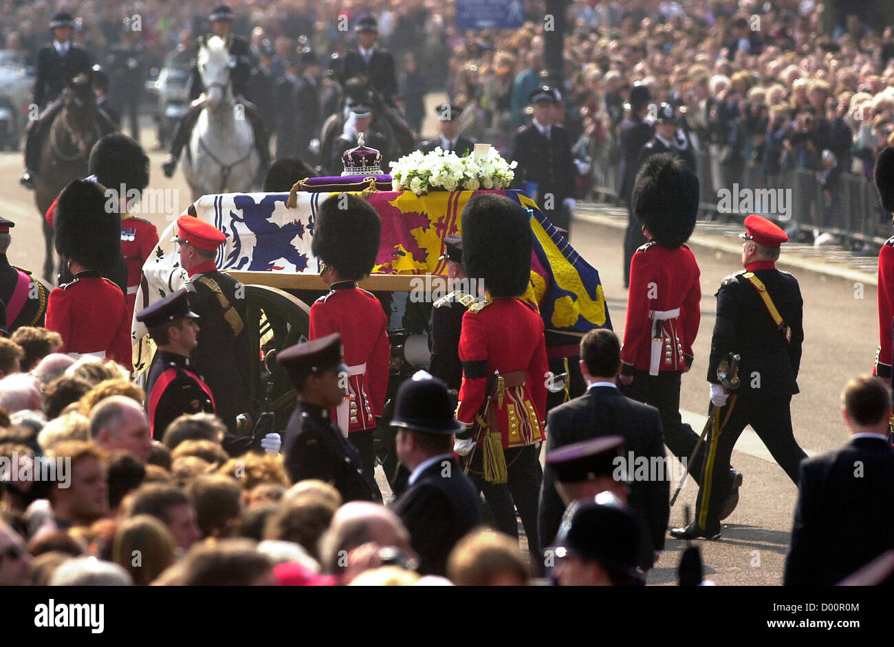 Queen mothers funeral hi-res stock photography and images - Alamy