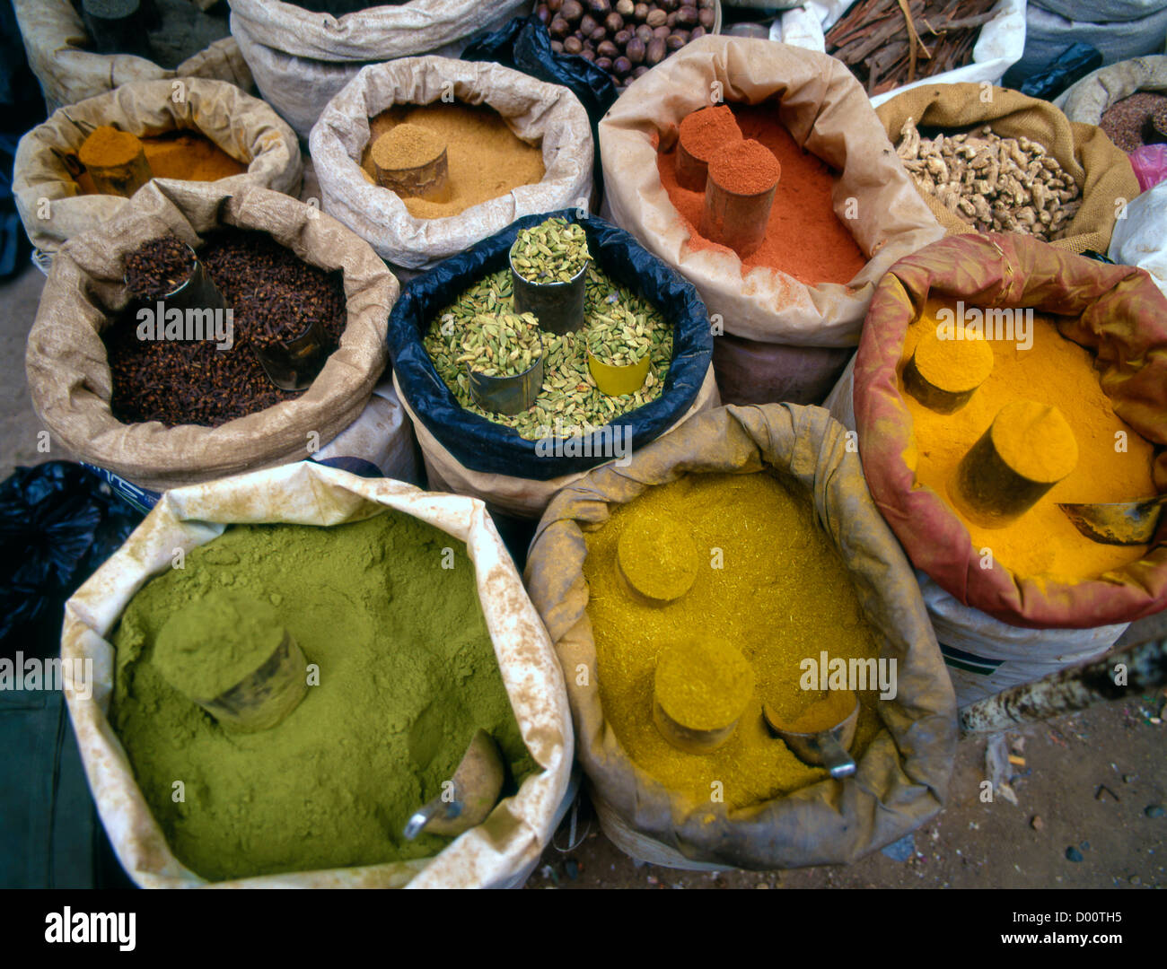 Yemen, Ta'izz, market, spices Stock Photo - Alamy