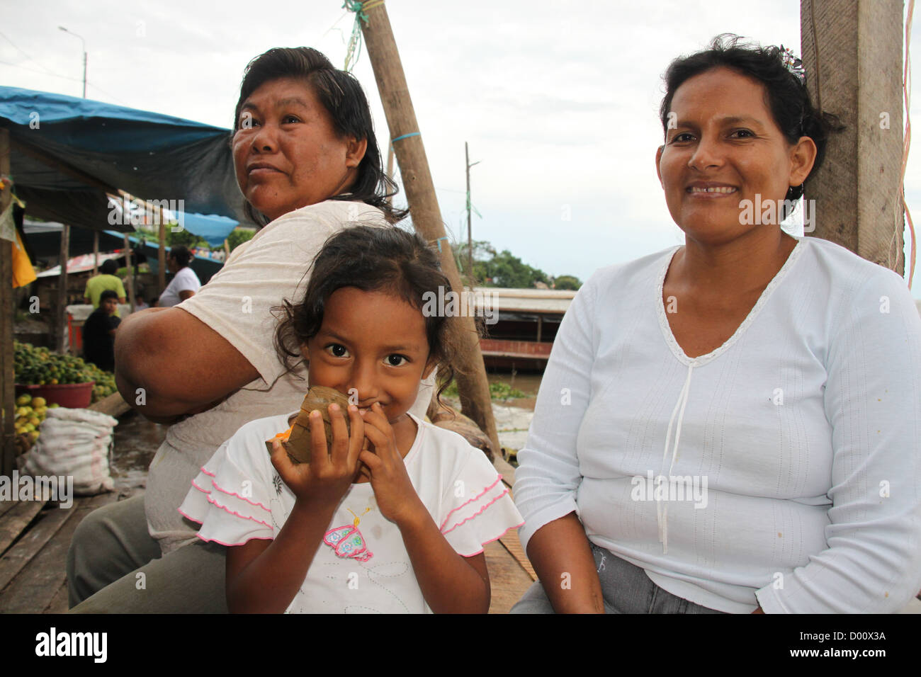 Two Hispanic ladies and one girl Stock Photo - Alamy