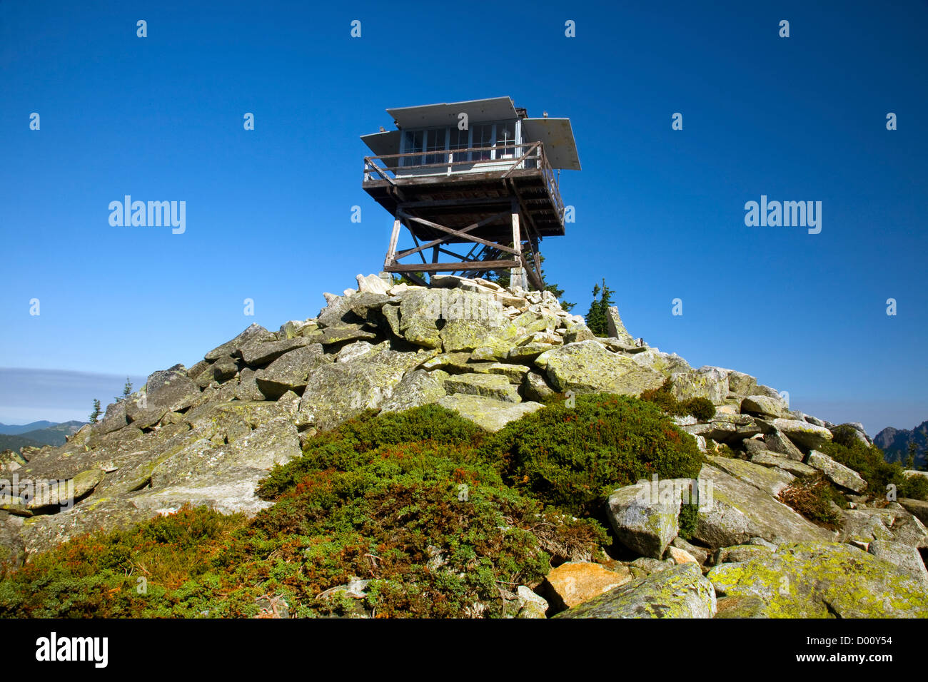 WASHINGTON - Granite Mountain Lookout in the Alpine Lakes Wilderness ...
