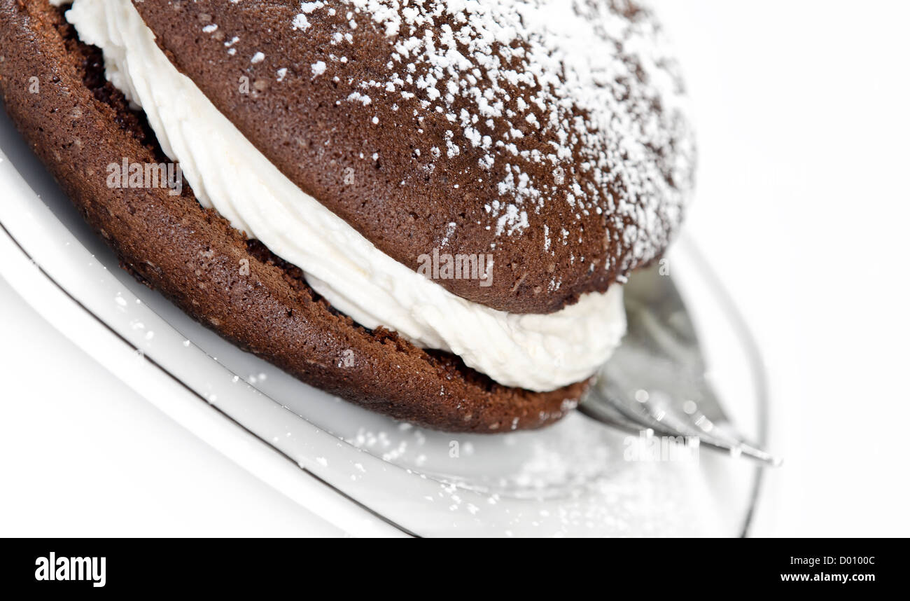Creamy vanilla chocolate cake hi-res stock photography and images - Alamy