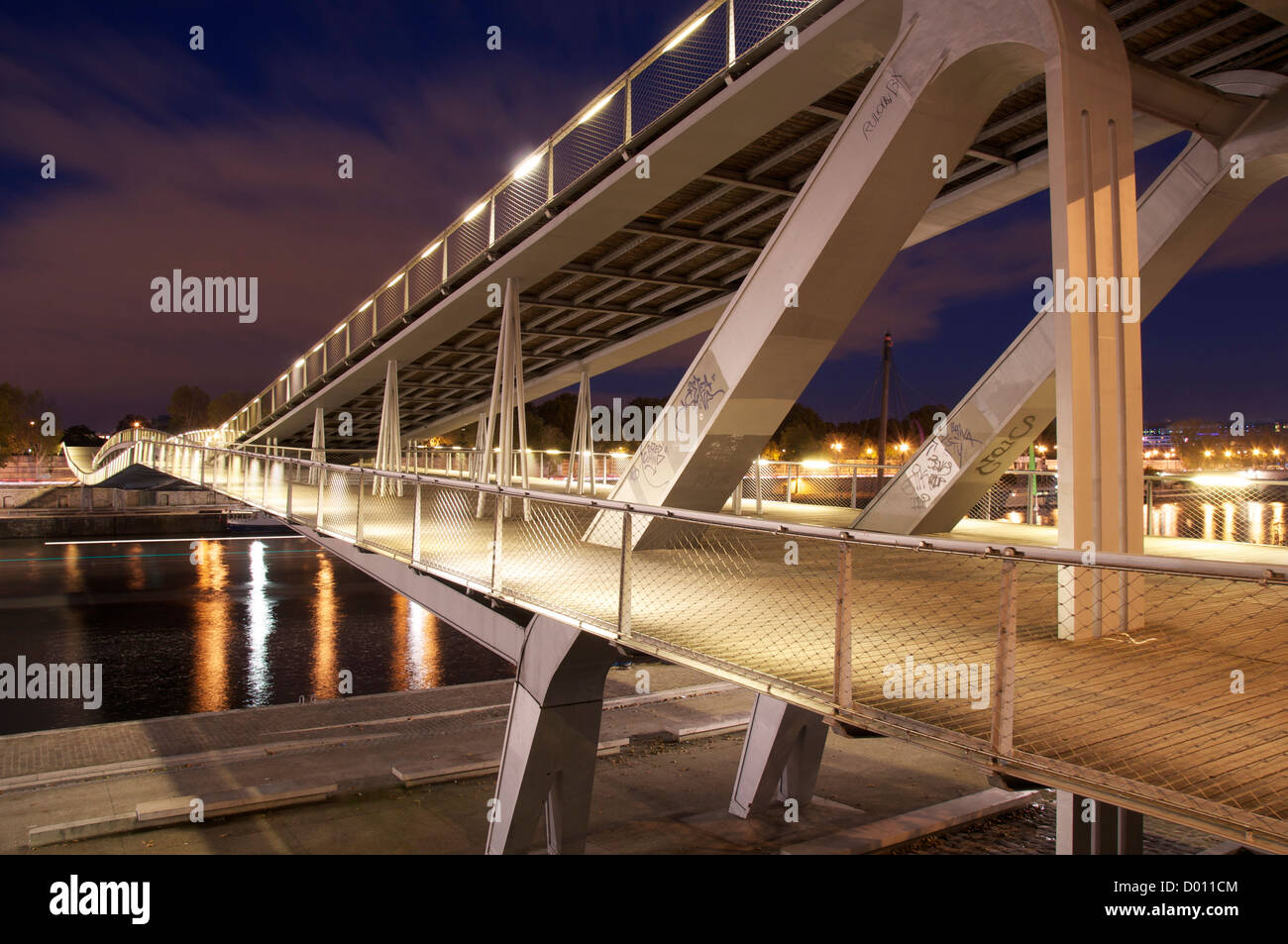 Parisian bridges. The new Passerelle Simone-de-Beauvoir footbridge ...