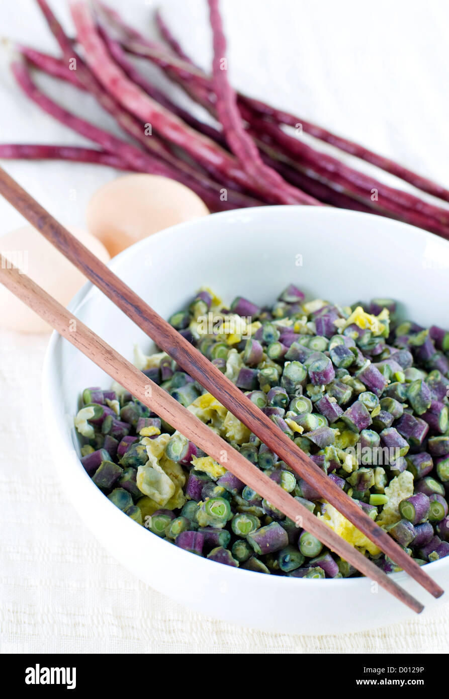 Purple yard long beans hi-res stock photography and images - Alamy