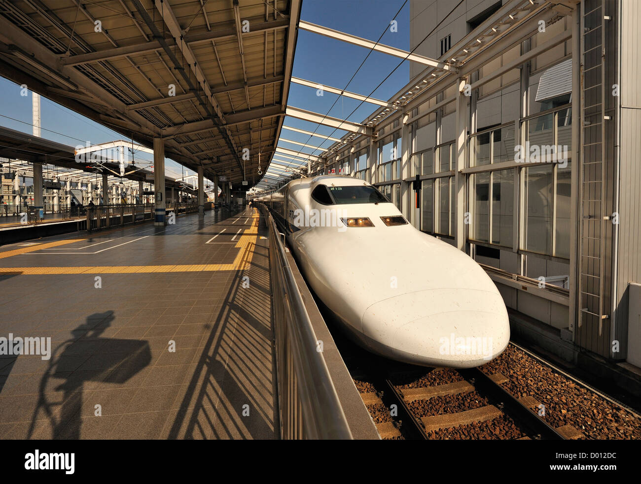 Shinkansen bullet train in the station hi-res stock photography and ...