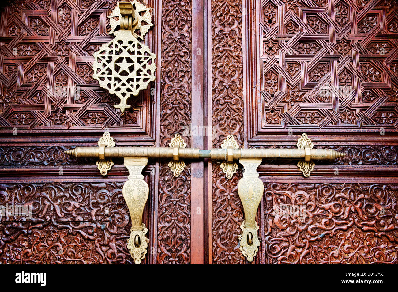 Islamic carved door with beautiful details background Stock Photo - Alamy