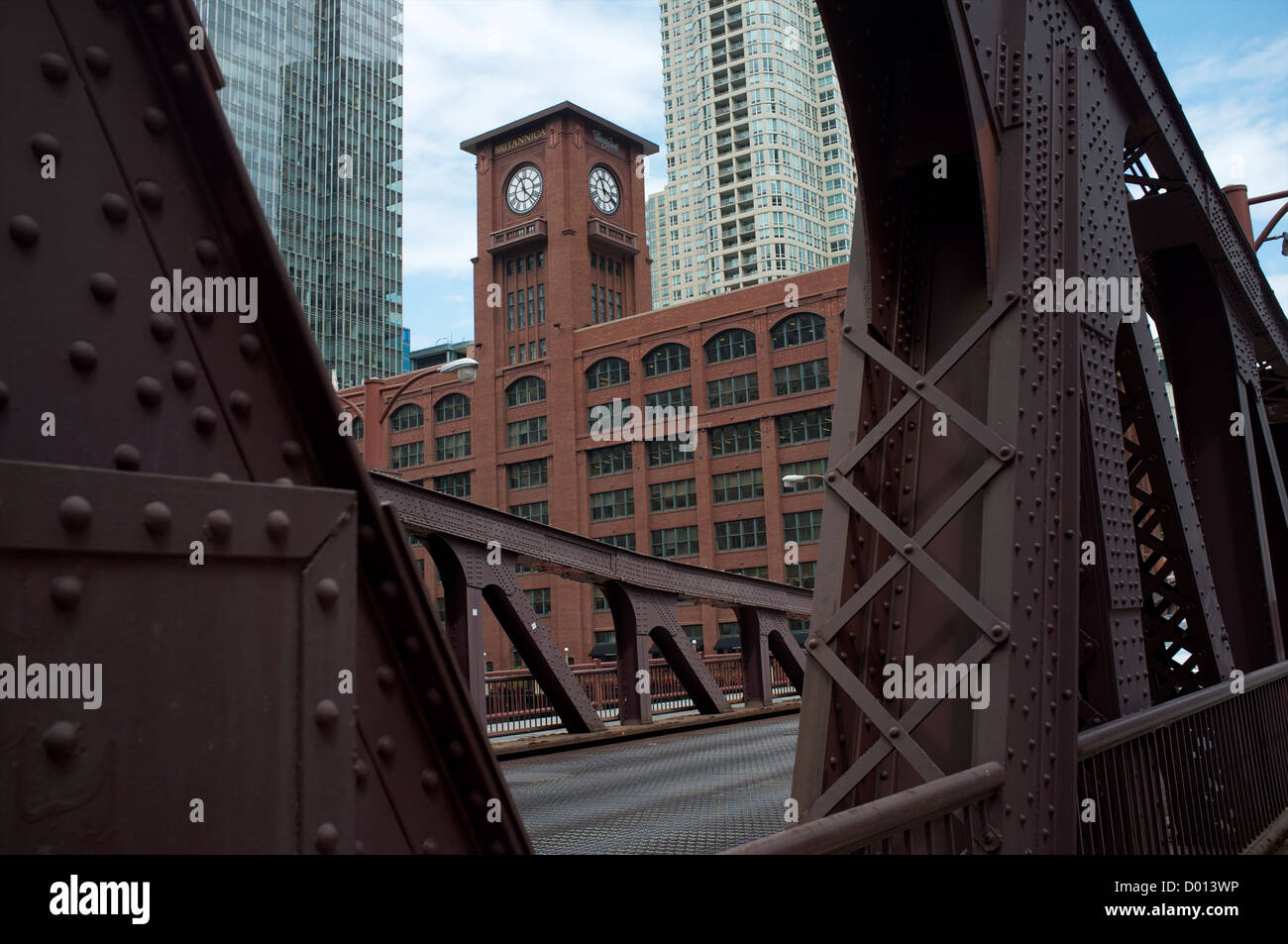 Looking across the Chicago River and the Clark St. bridge and Reid ...