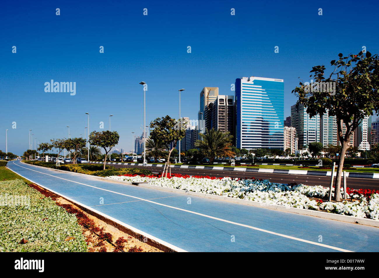 Corniche abu dhabi cycle hi-res stock photography and images - Alamy