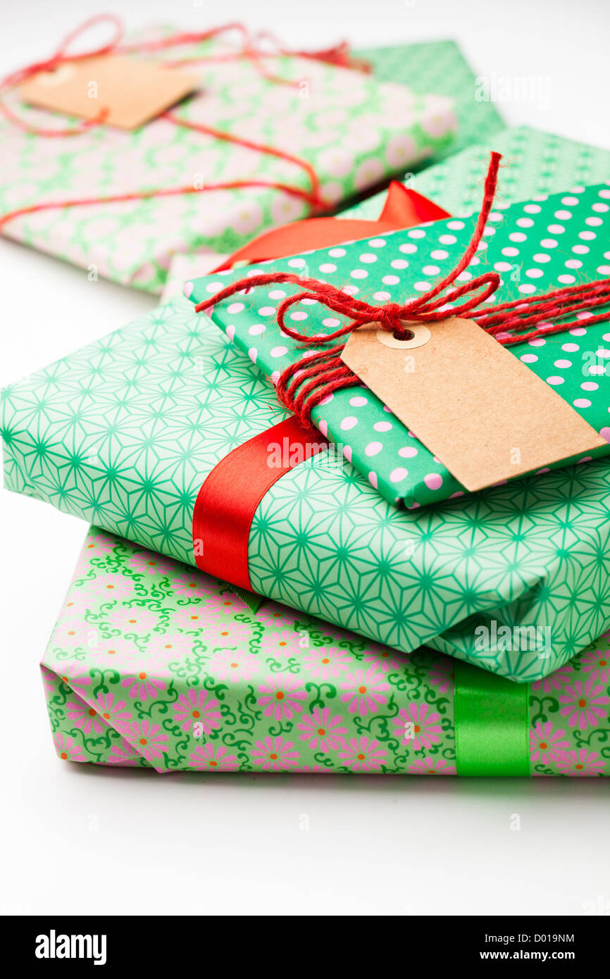 Red string hi-res stock photography and images - Alamy