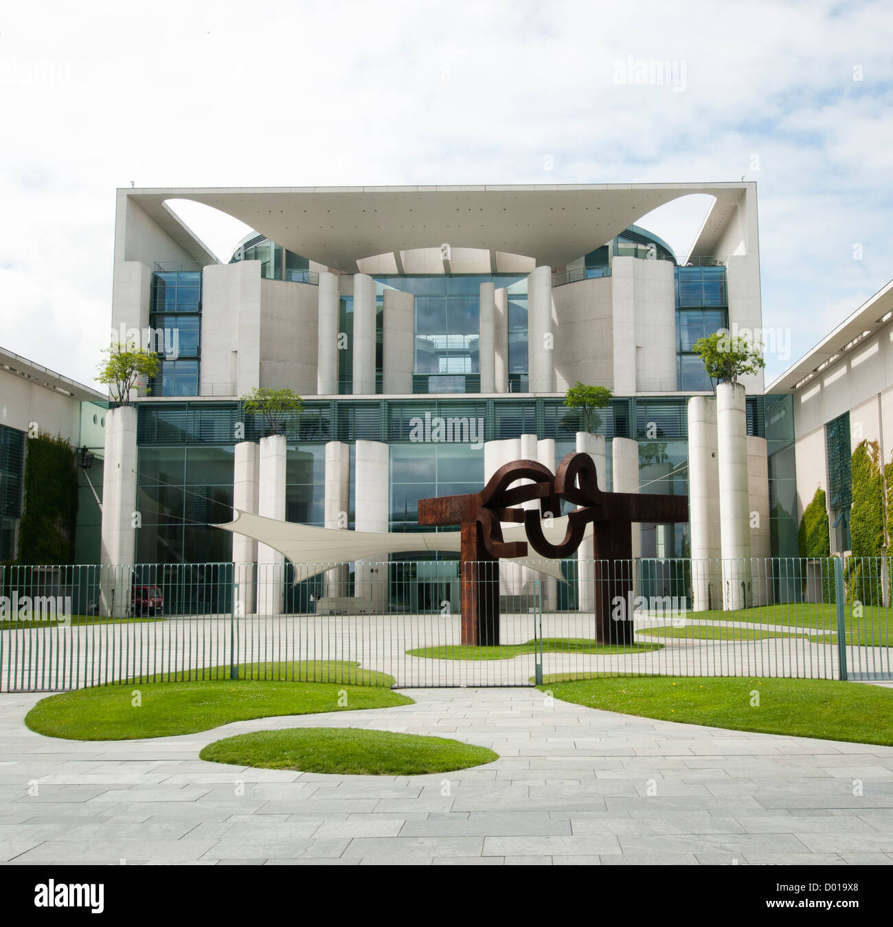 Office of the federal chancellor in berlin hi-res stock photography and ...