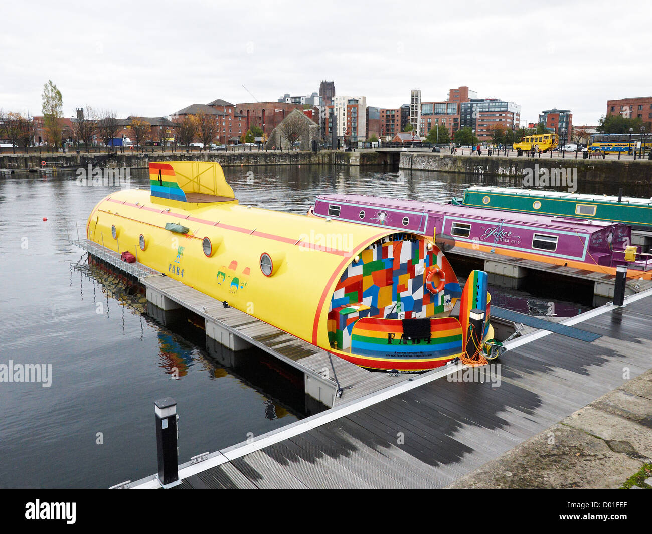 Yellow submarine liverpool hi-res stock photography and images - Alamy