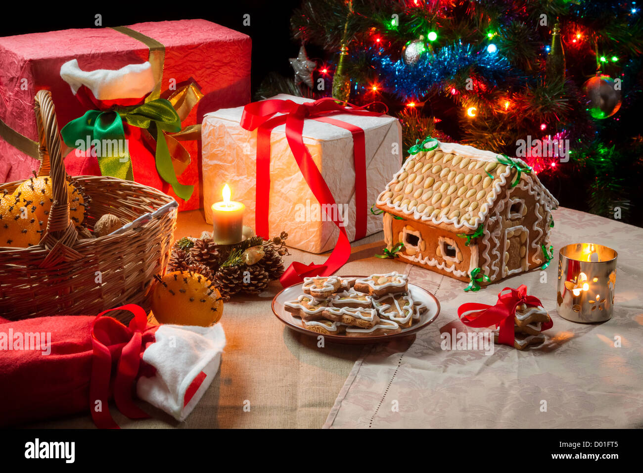 Basket christmas gift set hi-res stock photography and images - Alamy