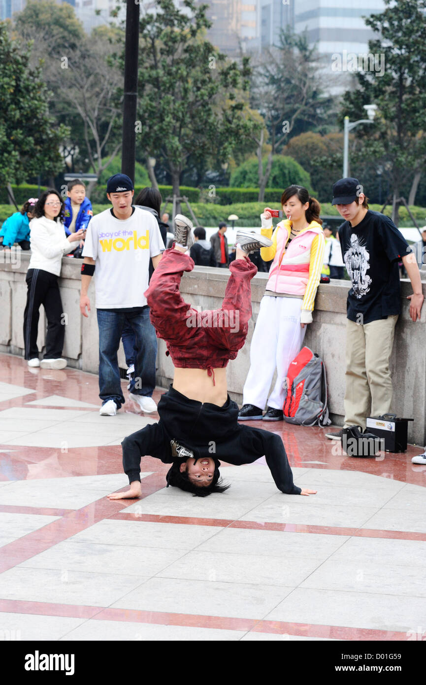 Street dancing in Shanghai Stock Photo - Alamy