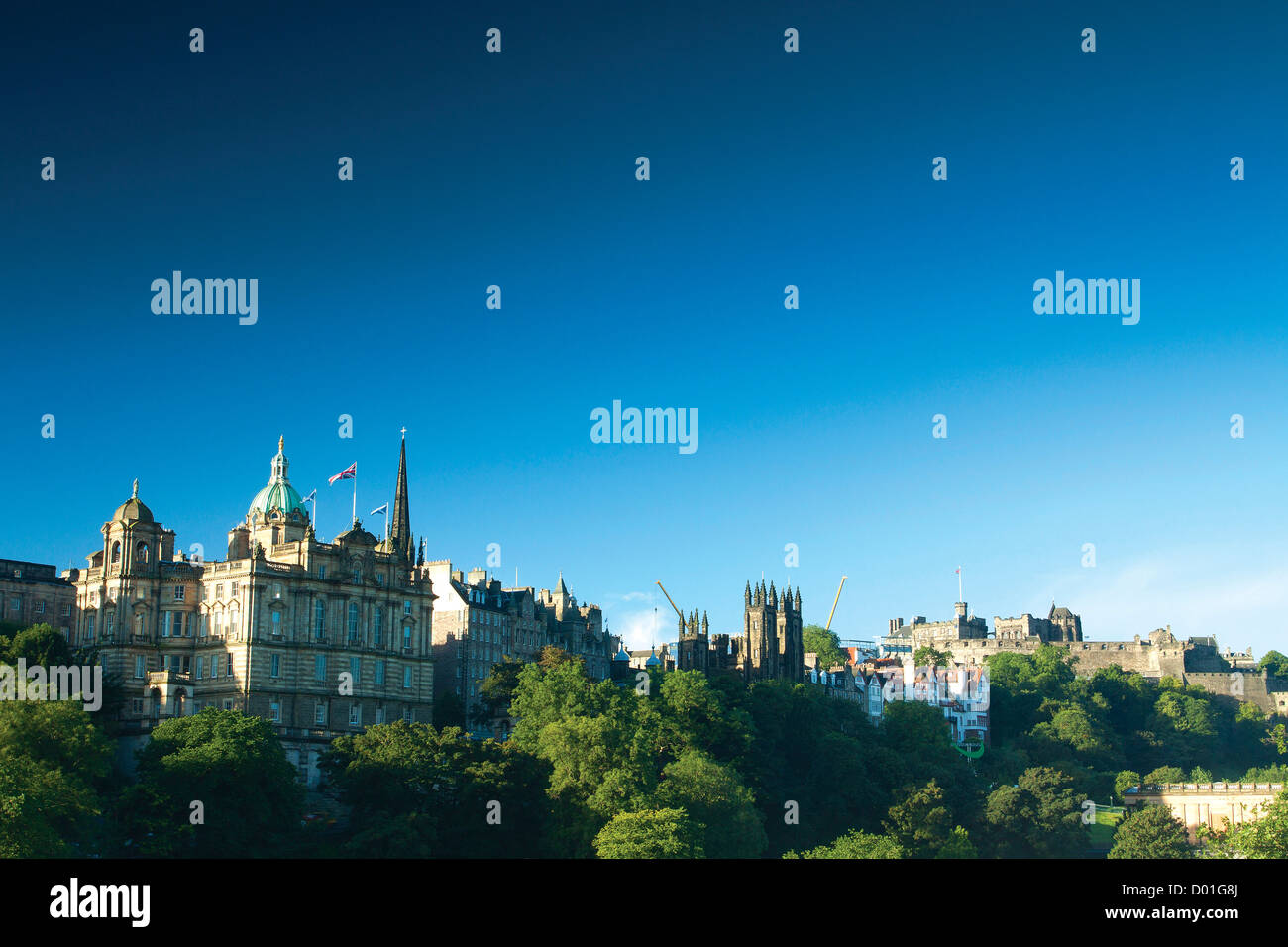 The Mound and Edinburgh Castle from Princes Street, Edinburgh Stock ...