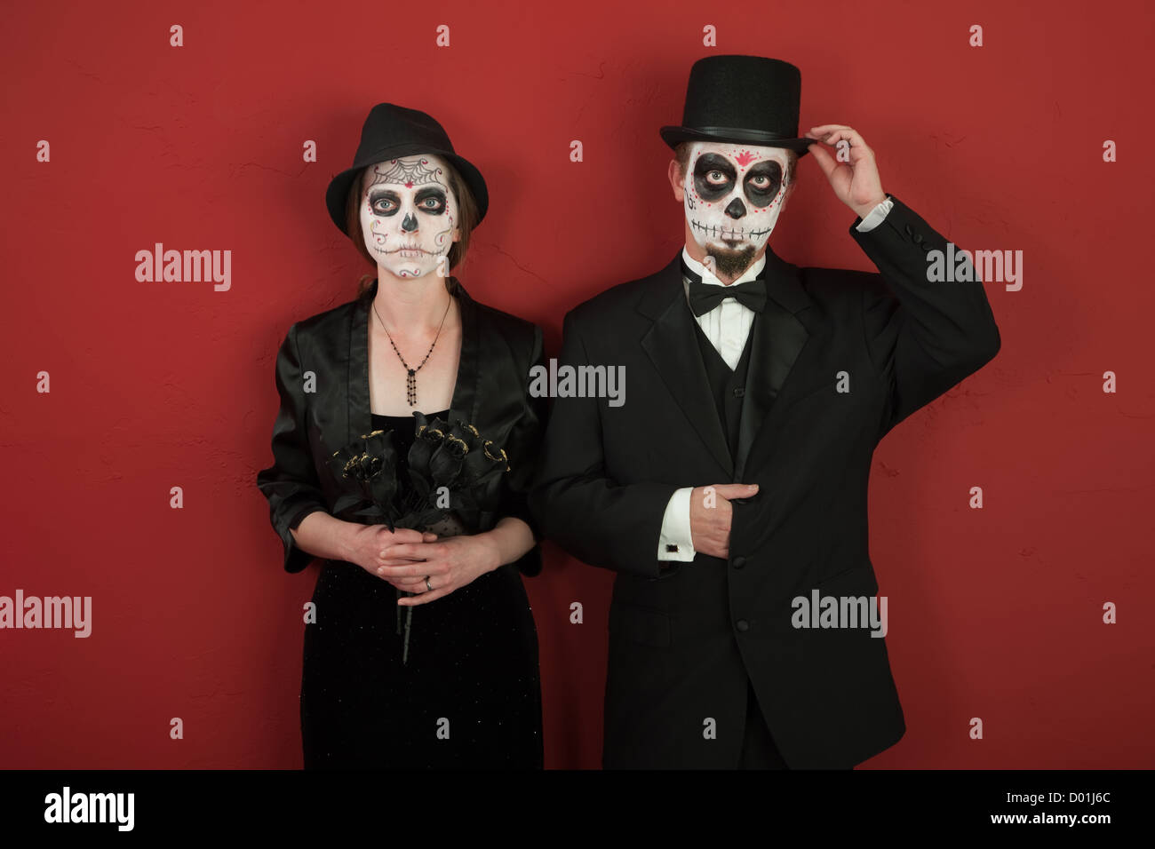 Skeleton couple hi-res stock photography and images - Alamy