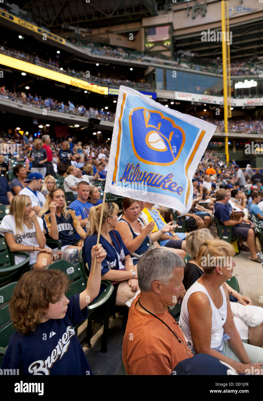 Sports crowd hi-res stock photography and images - Alamy