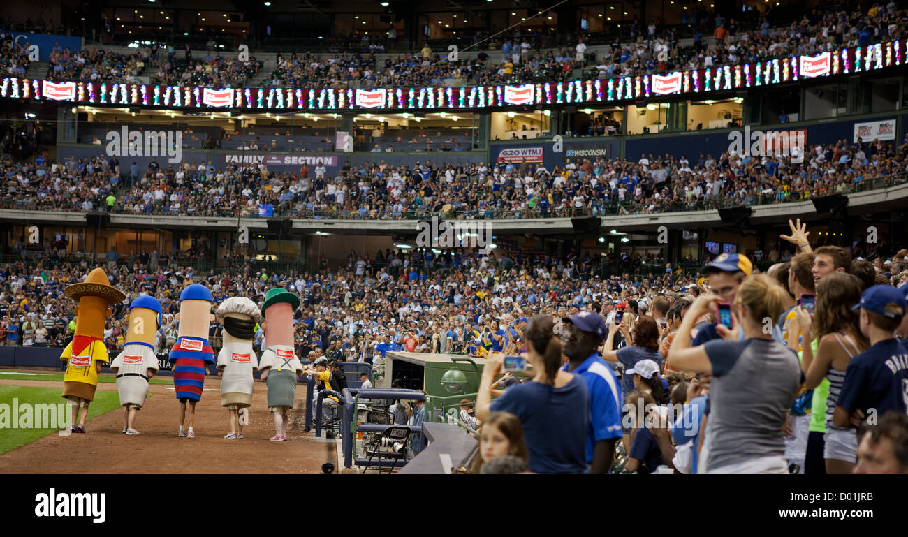 Baseball stadium crowd hi-res stock photography and images - Alamy
