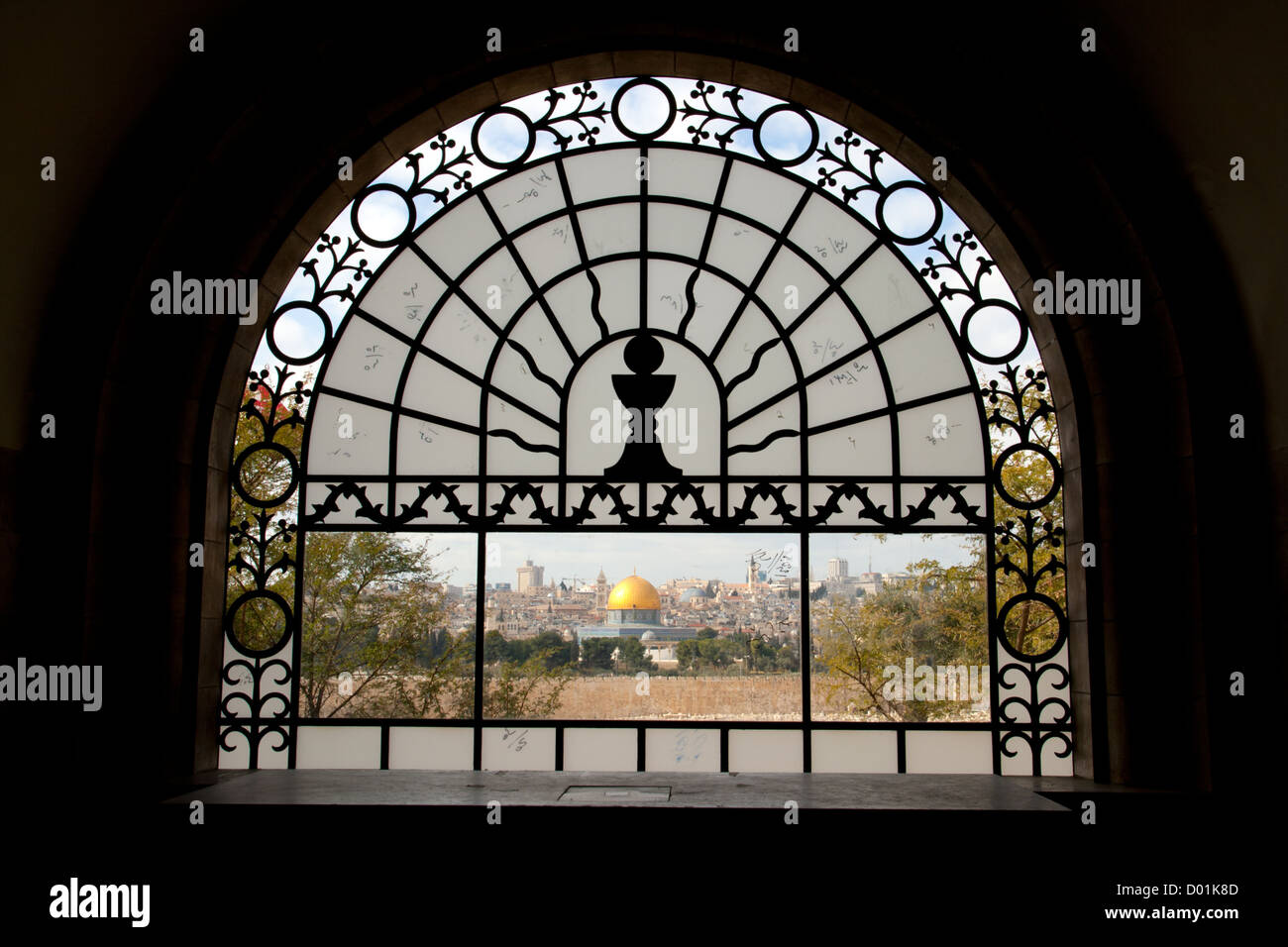 Inside dome of the rock hi-res stock photography and images - Alamy