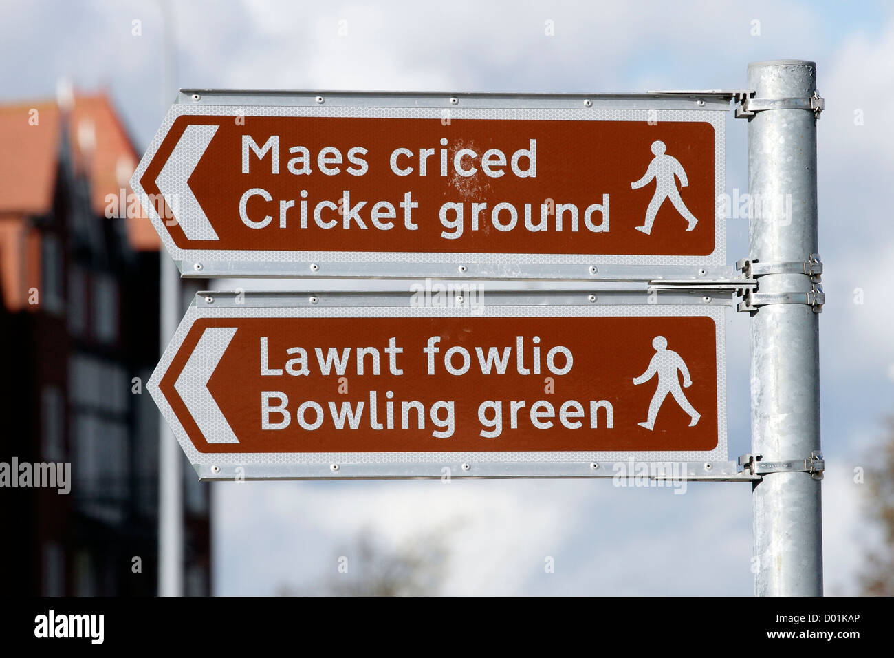 Welsh Language Sign Bi Lingual Stock Photos & Welsh Language Sign Bi ...