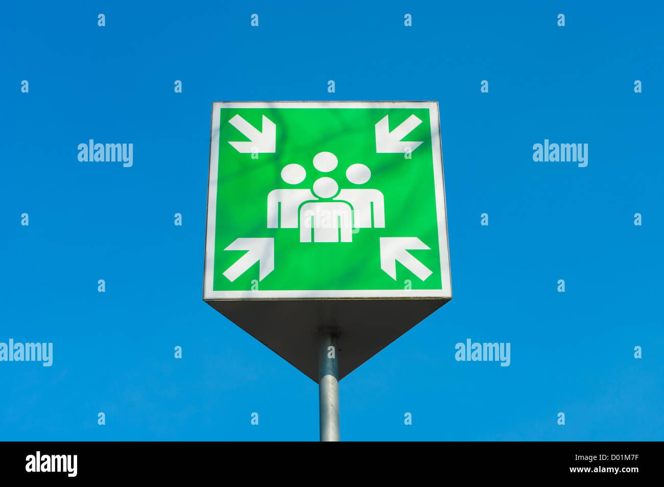 Green sign emergency assembly point hi-res stock photography and images ...