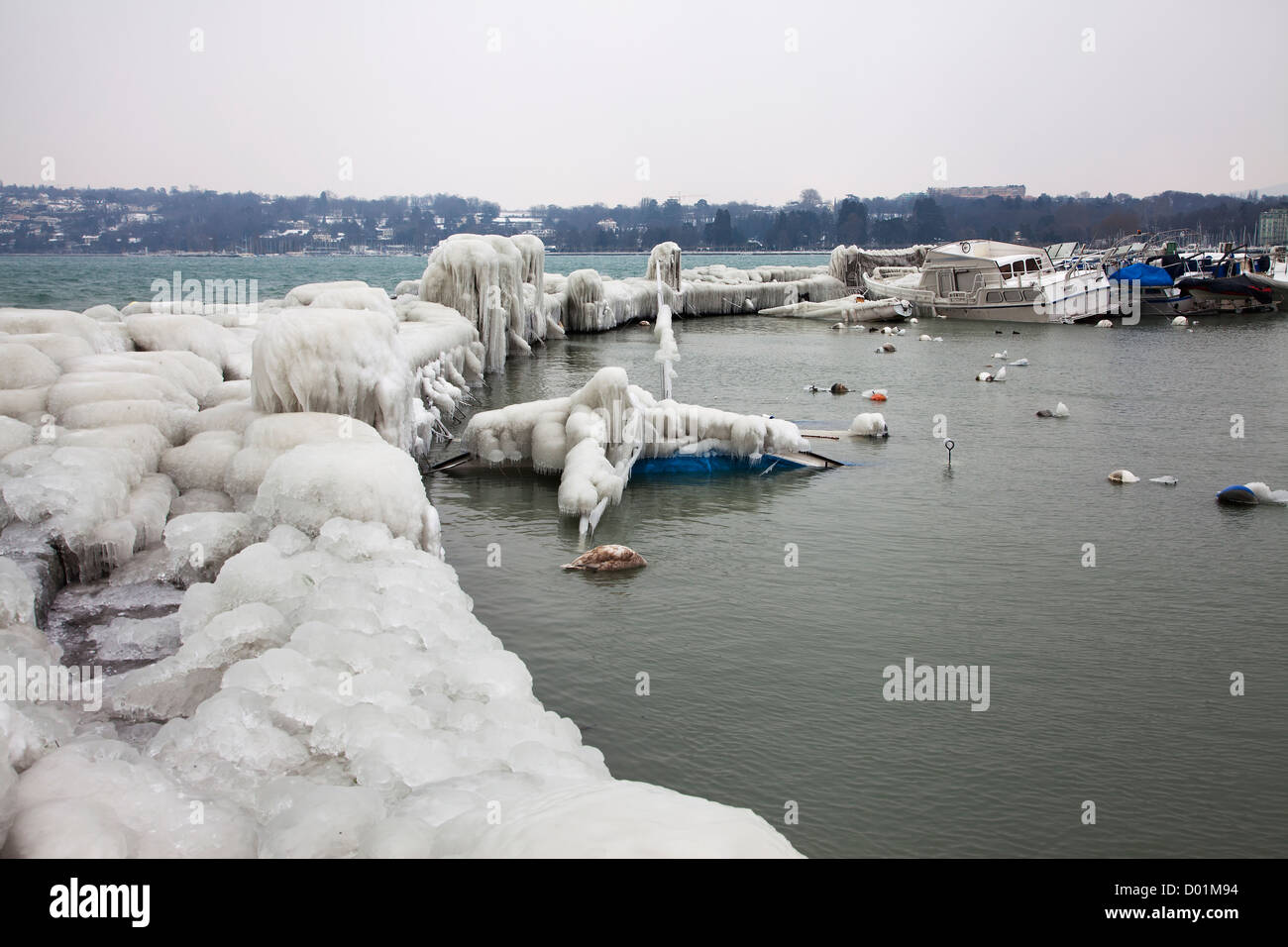 Frozen harbour hi-res stock photography and images - Alamy