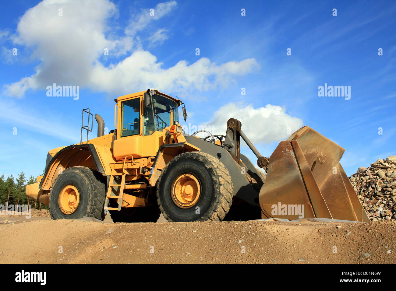 Yellow wheel hi-res stock photography and images - Alamy
