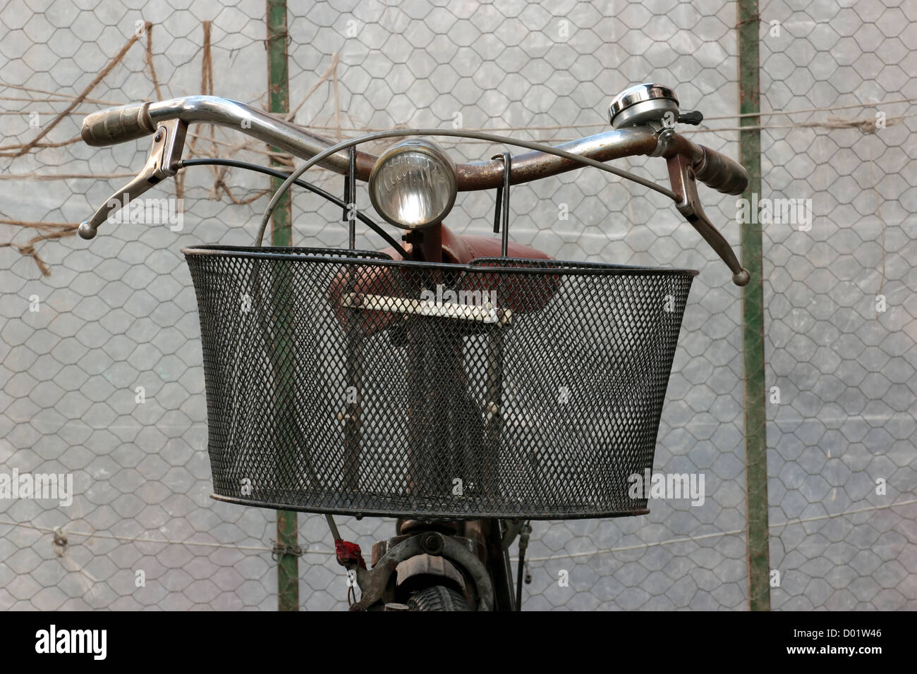 front view of an old bicycle Stock Photo - Alamy