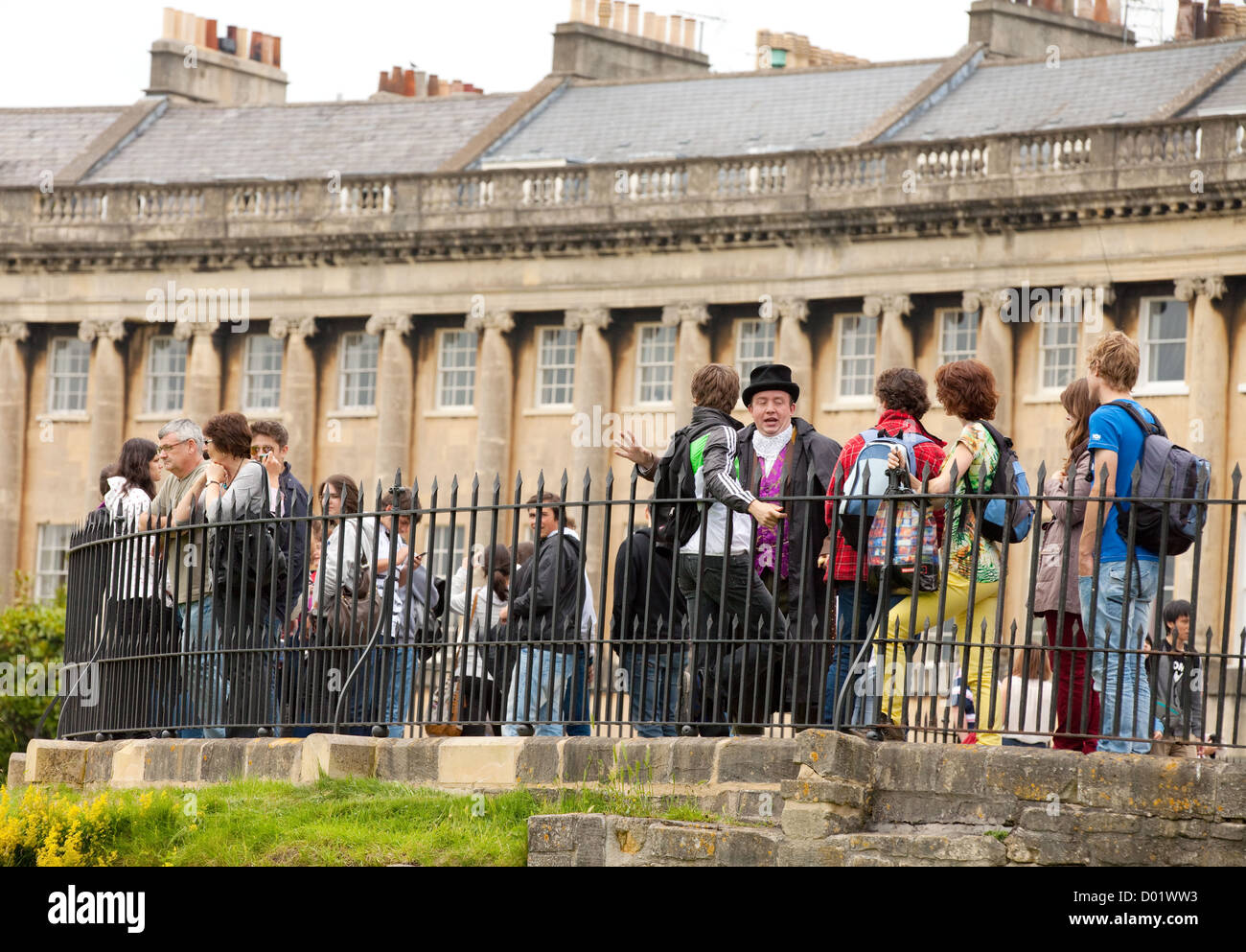 A man in Georgian costume talking to tourists, Royal Crescent georgian ...