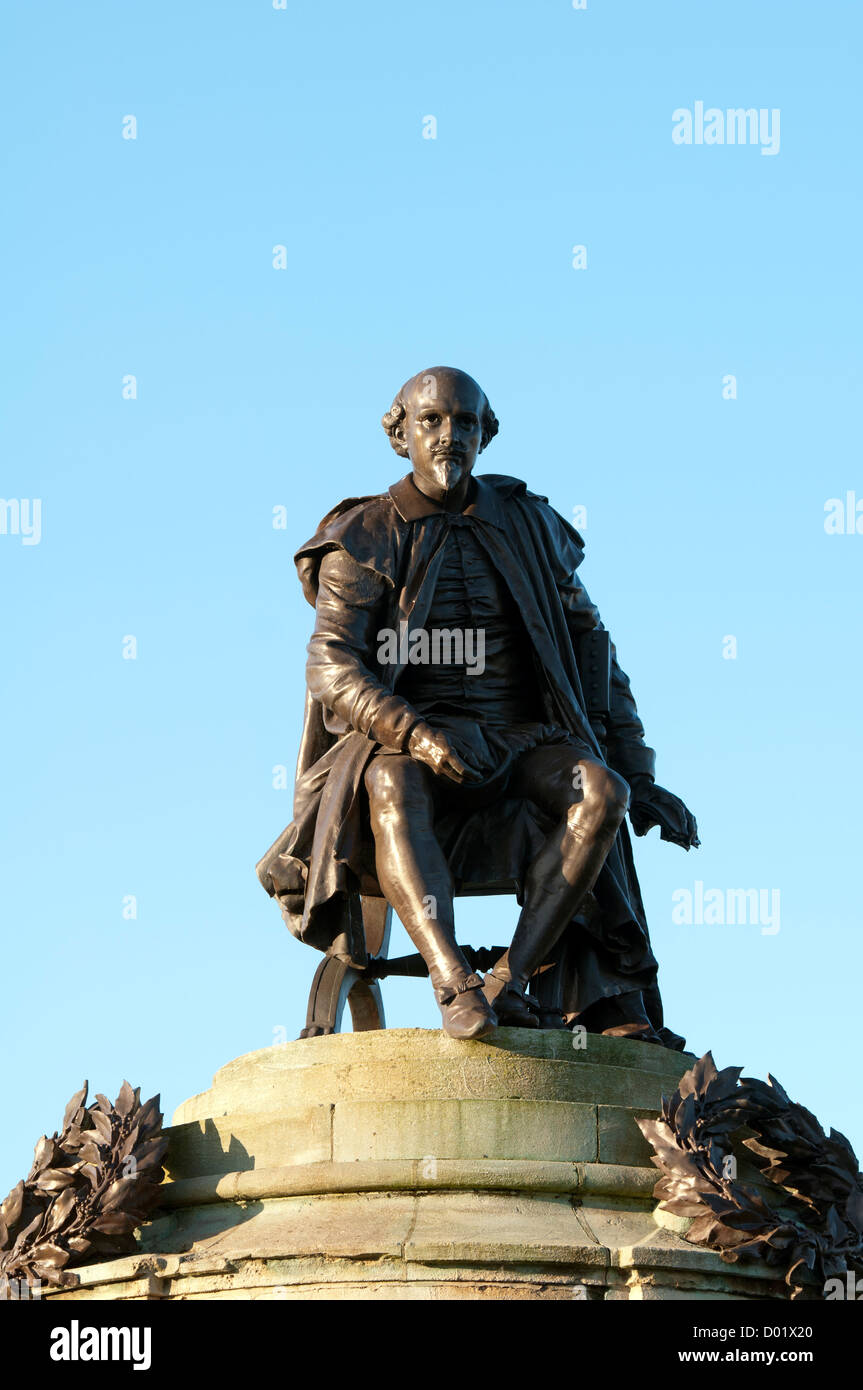 William shakespeare memorial statue hi-res stock photography and images ...
