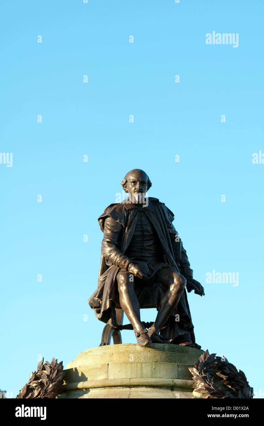 Shakespeare memorial statue hi-res stock photography and images - Alamy