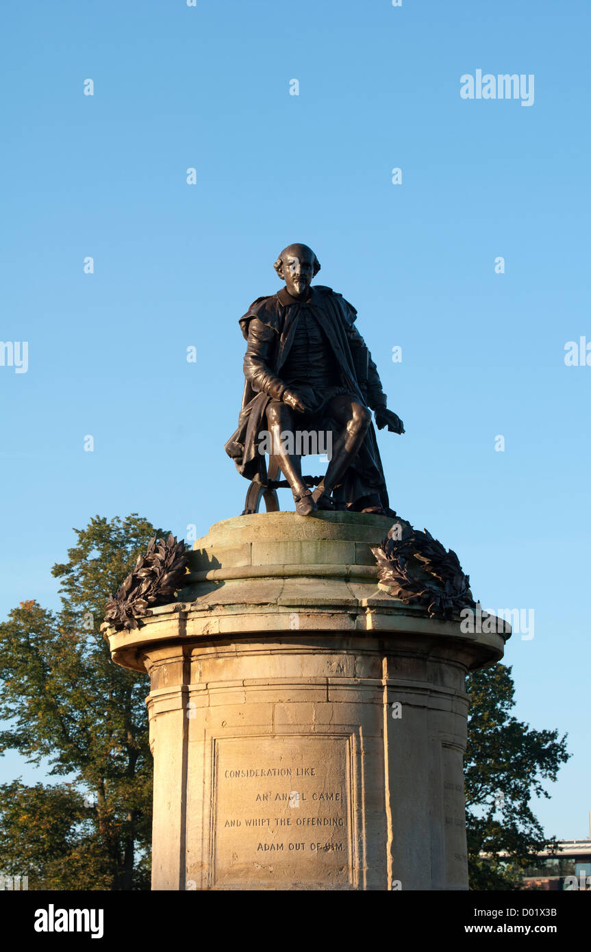 William shakespeare memorial statue hi-res stock photography and images ...