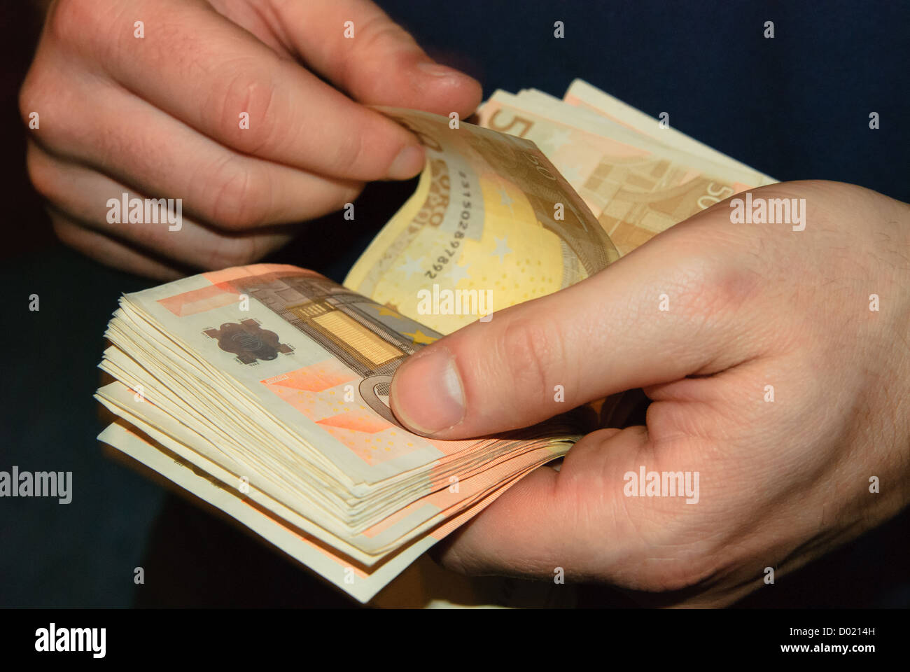 Saving money concept shopping hi-res stock photography and images - Alamy