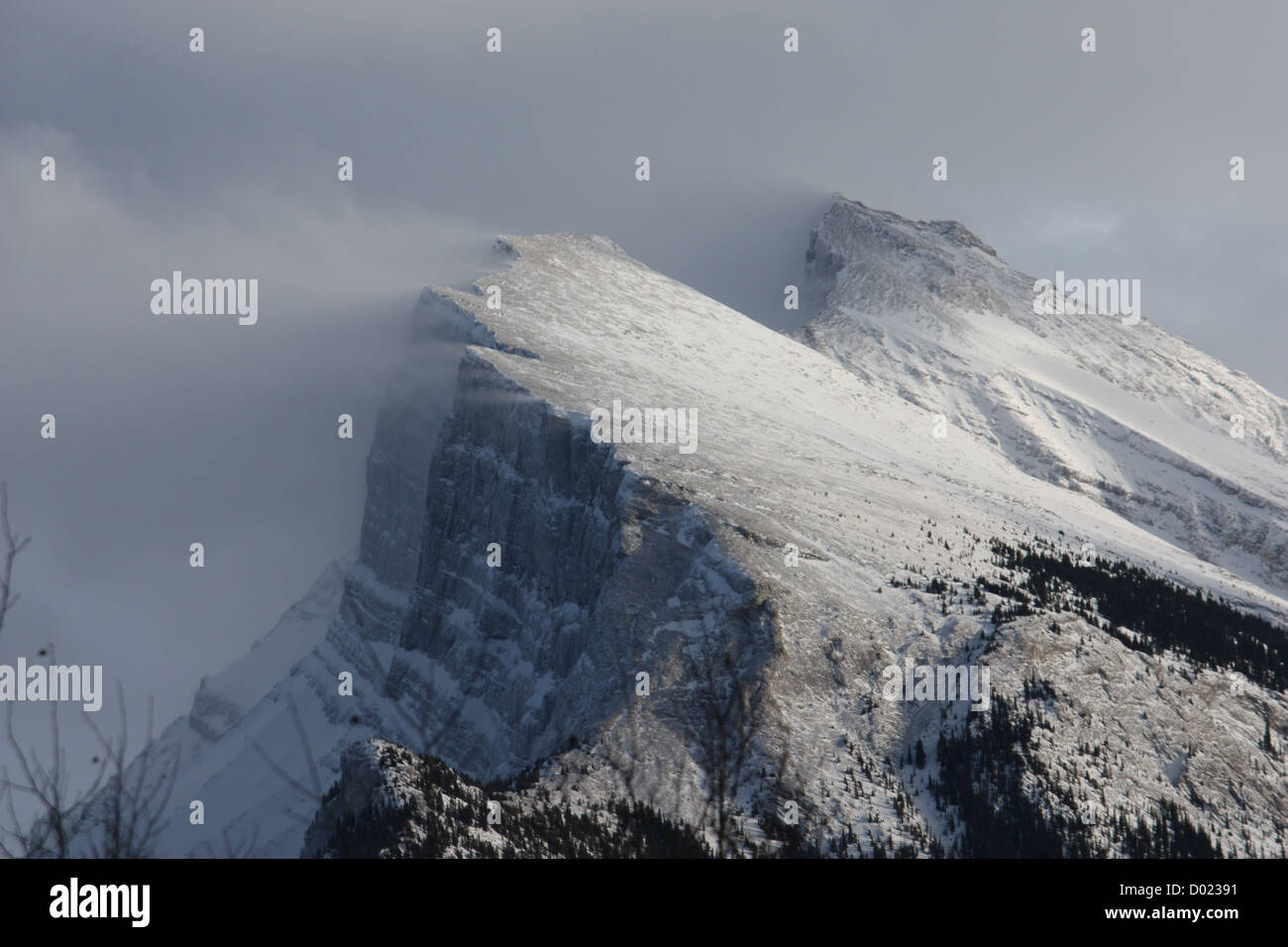 Wind blowing snow off mountain hi-res stock photography and images - Alamy