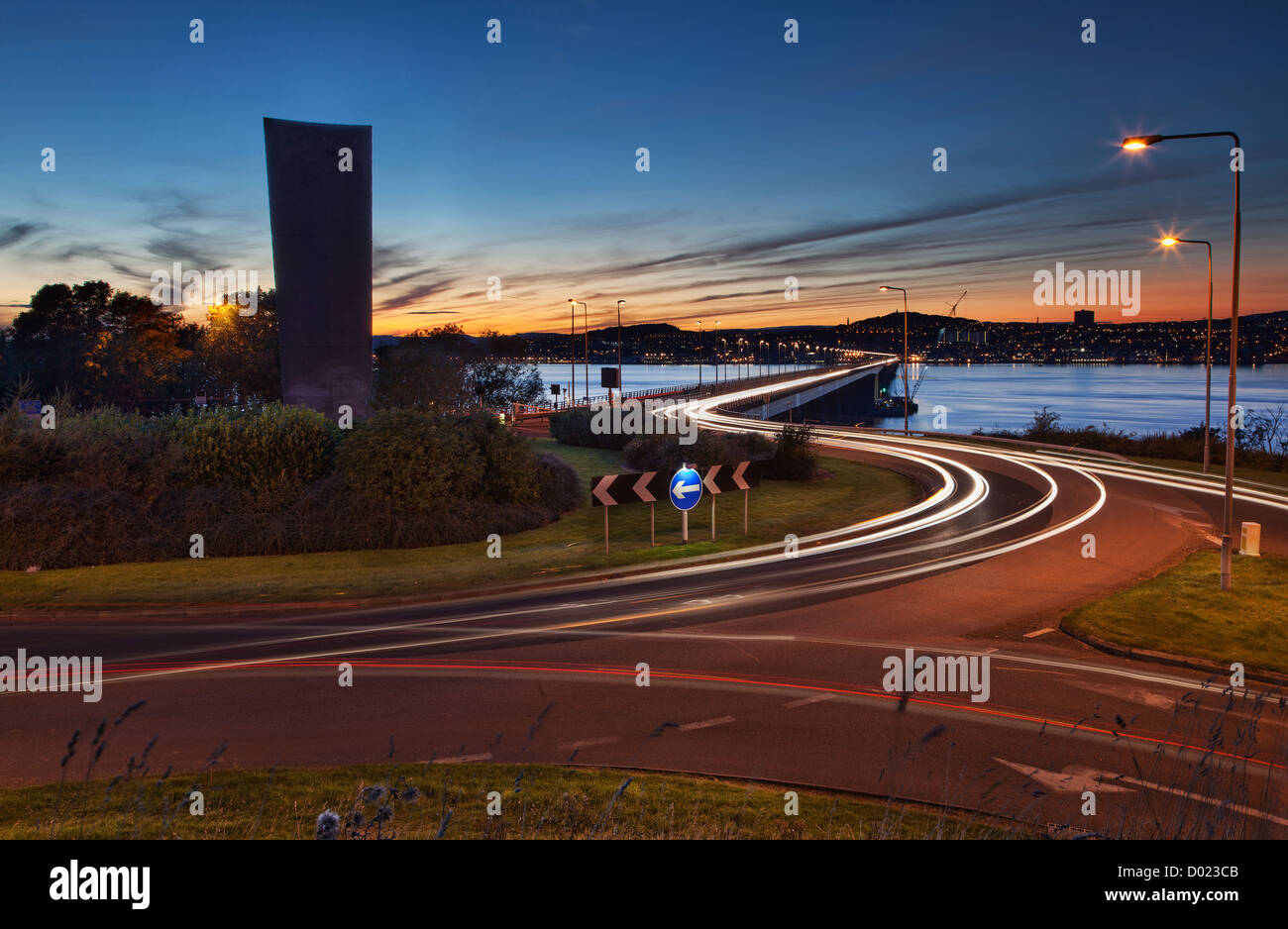 Road and markings and night hi-res stock photography and images - Alamy