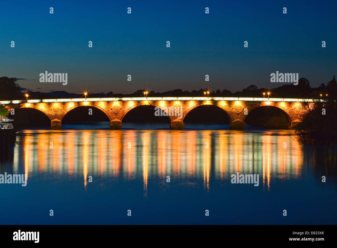 Square scone hi-res stock photography and images - Alamy