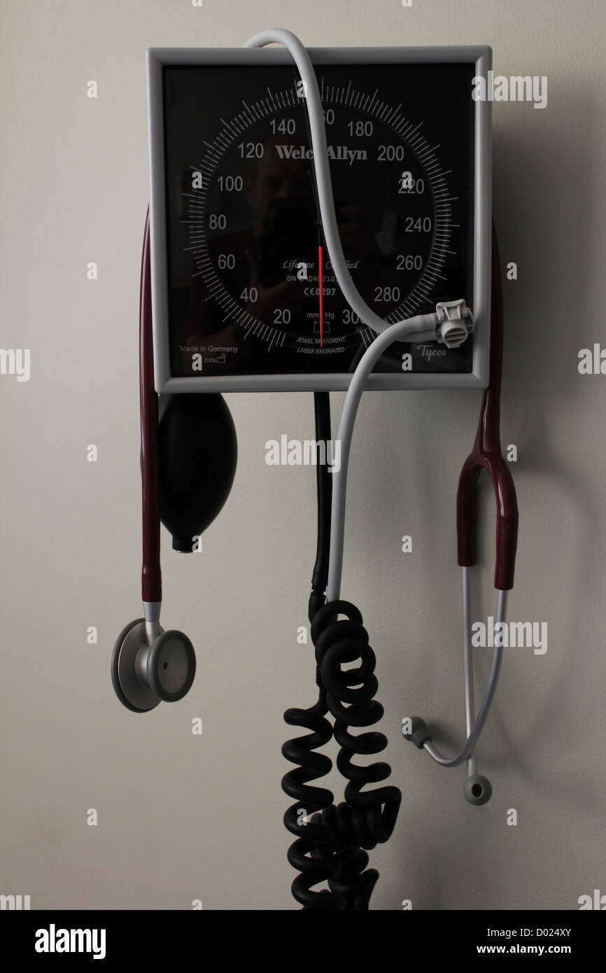 Blood pressure gage hi-res stock photography and images - Alamy