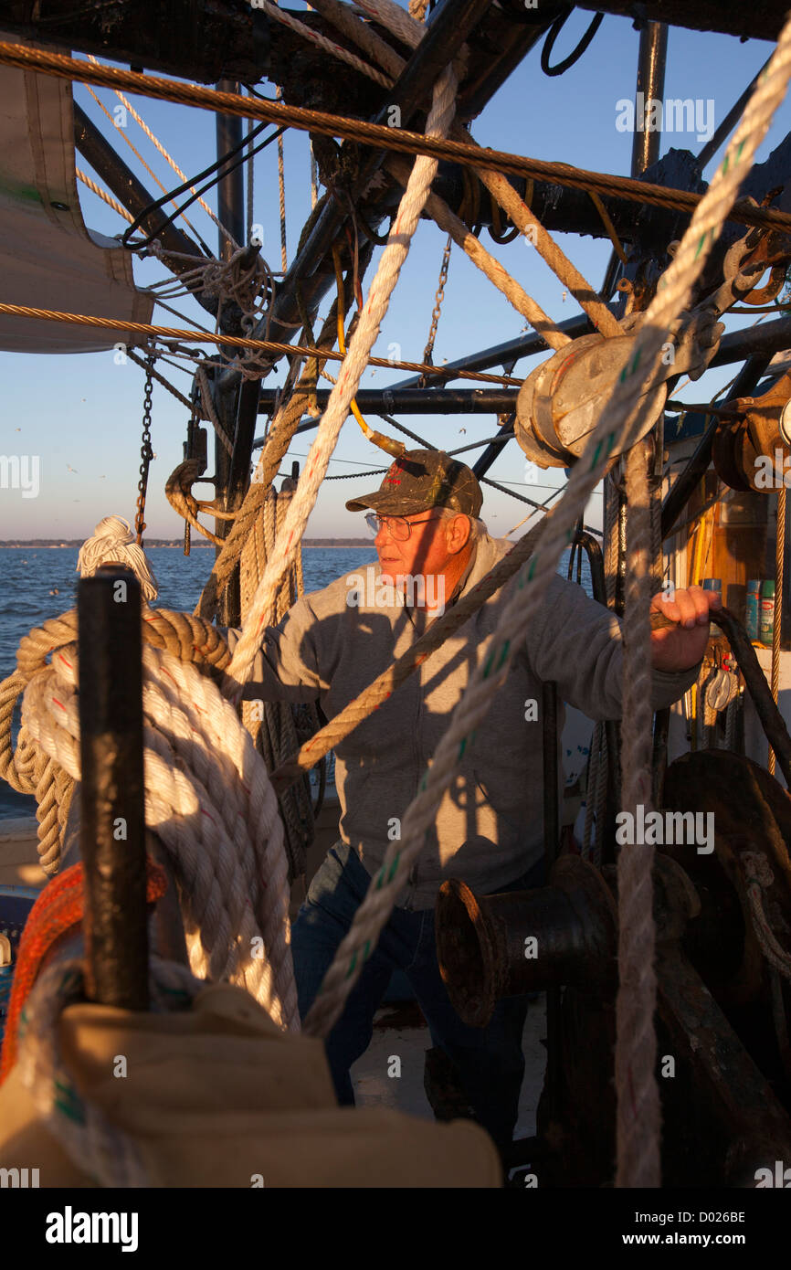 Trawler ropes hi-res stock photography and images - Alamy