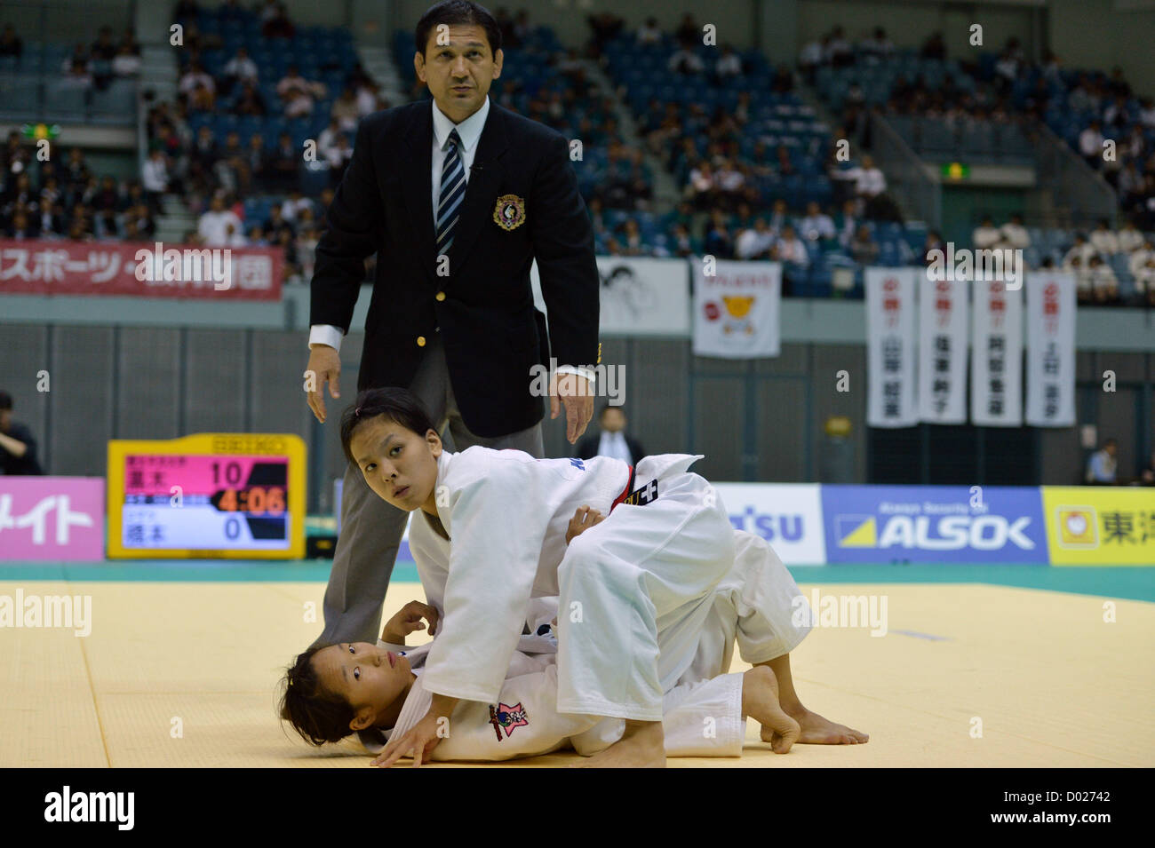 (L to R) Yuki Hashimoto (JPN), Miharu Kuroki (JPN), NOVEMBER 11, 2012 - Judo : Kodokan Cup 2012 ...